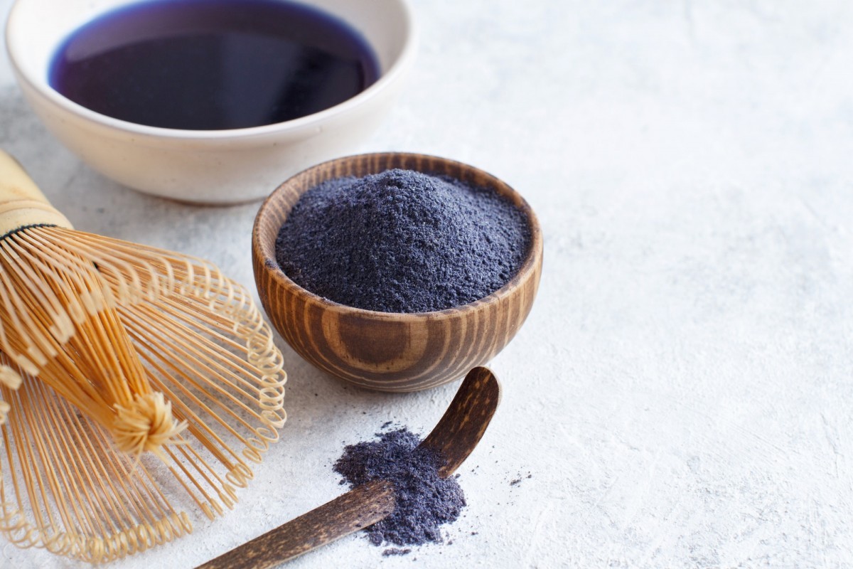 How To Make A Blue Smoothie 3 Ways: With & Without Spirulina